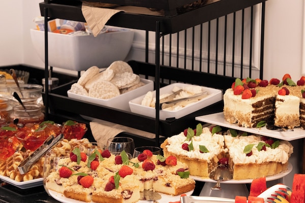 Pequeno-almoço tipo buffet diário (60 PLN por pessoa)