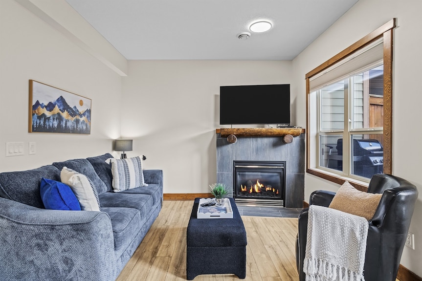 Peaks N' Patio - 3 Bedrooms, Pet Friendly, Gym, Outdoor Hot Tub - Alberta