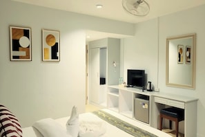 Minibar, cofre no quarto, secretária, Wi-fi grátis