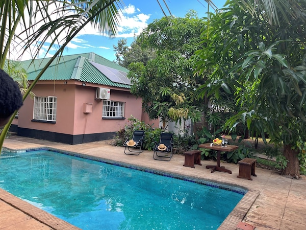 Hungwe House Victoria Falls - Victoria Falls