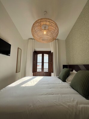 Quarto Duplo Superior | Cofre no quarto, secretária 