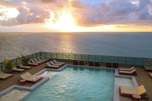 Piscina interior, piscina exterior 