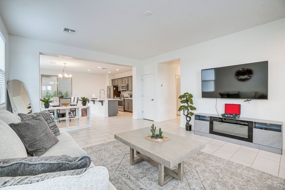 4 Mi To Westgate: Newly Built Home In West Valley! - Avondale, AZ
