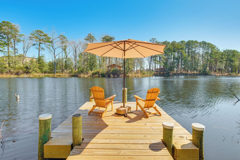 Dock, Sunrooms & Fire Pits: Deltaville Home! - Deltaville, VA