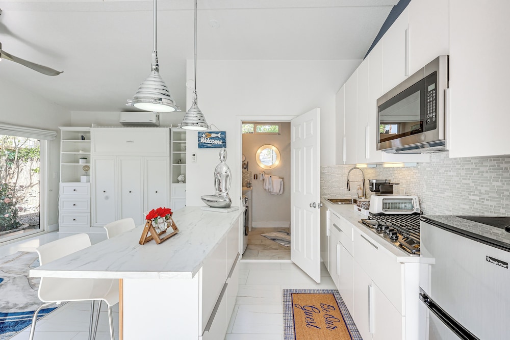 Golf, Shop & Hike: Sleek Rancho Mirage Studio - Rancho Mirage, CA