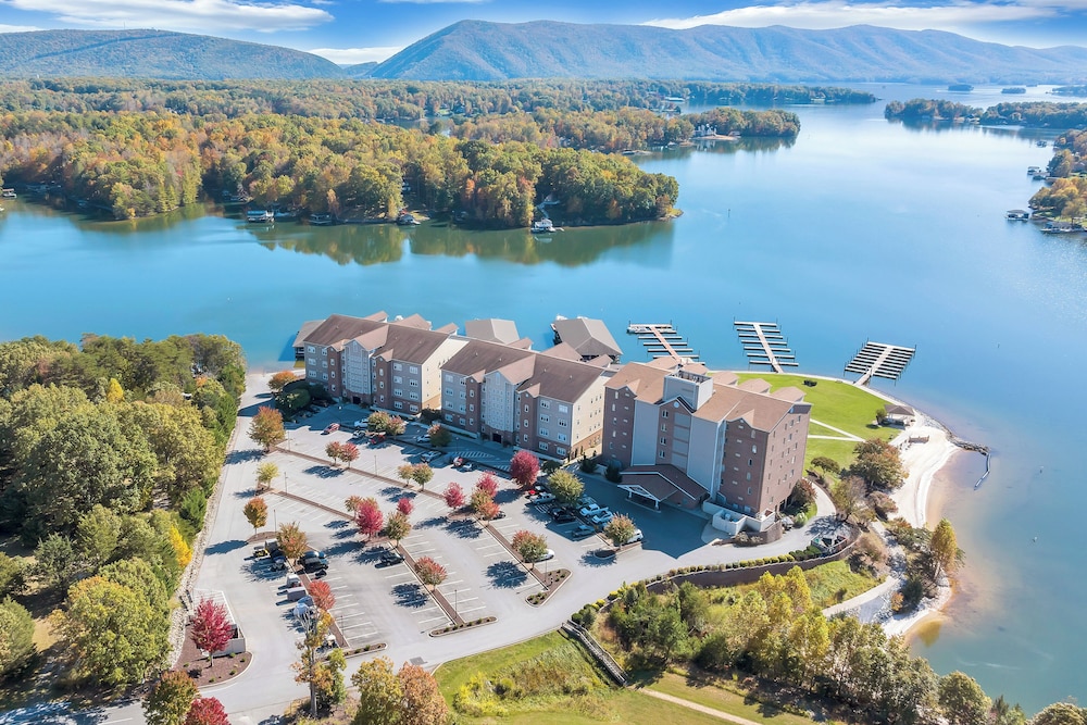 Smith Mountain Lake Retreat W/ Resort Amenities! - Smith Mountain Lake, VA