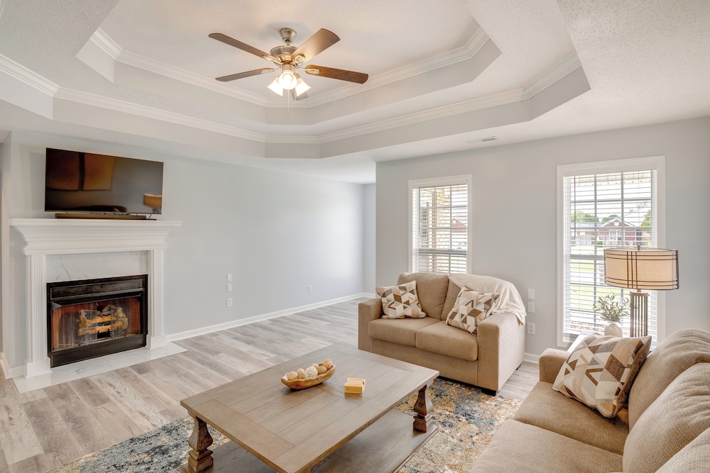 Patio & Spacious Yard: Home In Athens - Huntsville, AL