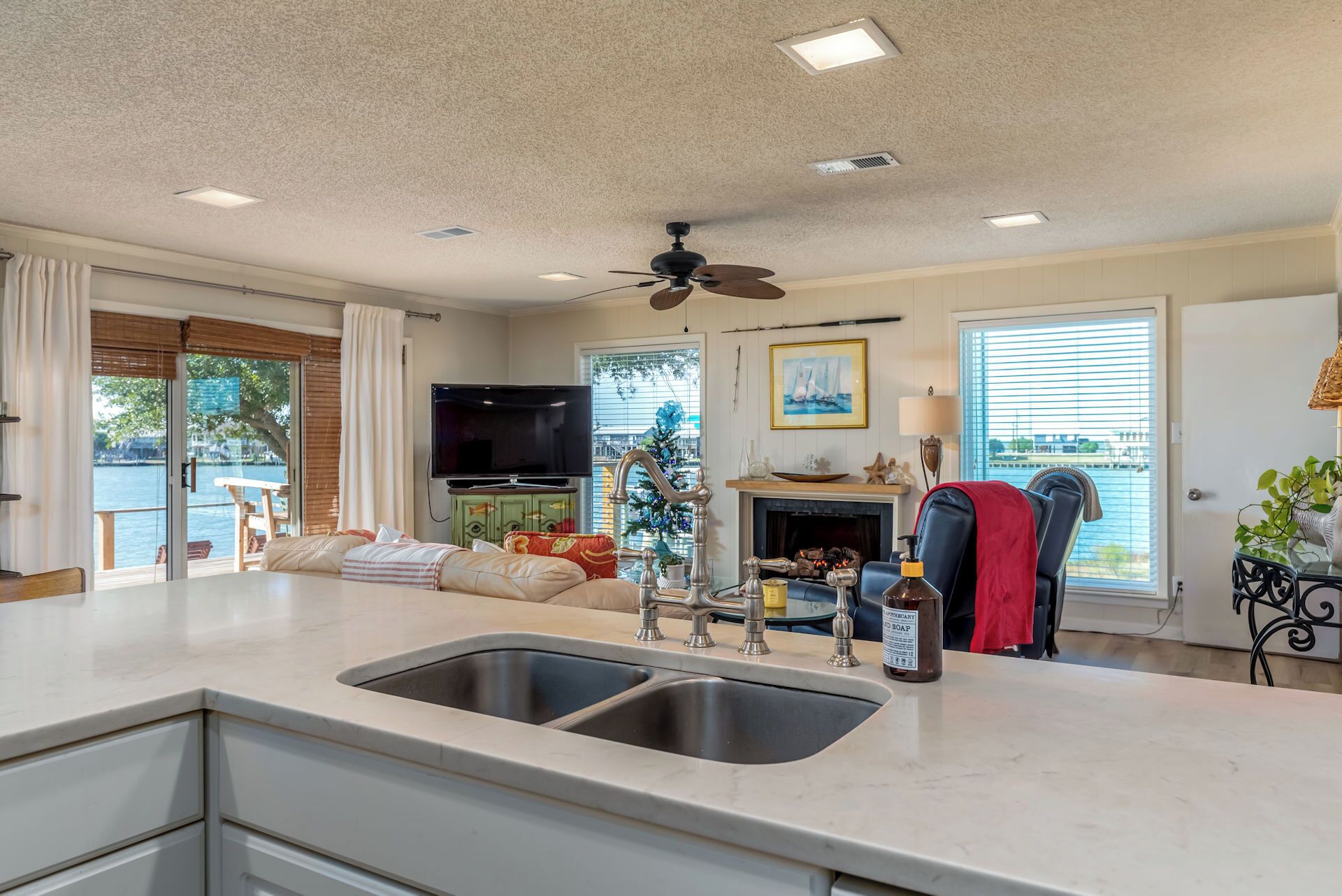 "Lewis Landing Ii" Waterfront With Dock, 5 Bedrooms, 2 Baths - Dauphin Island