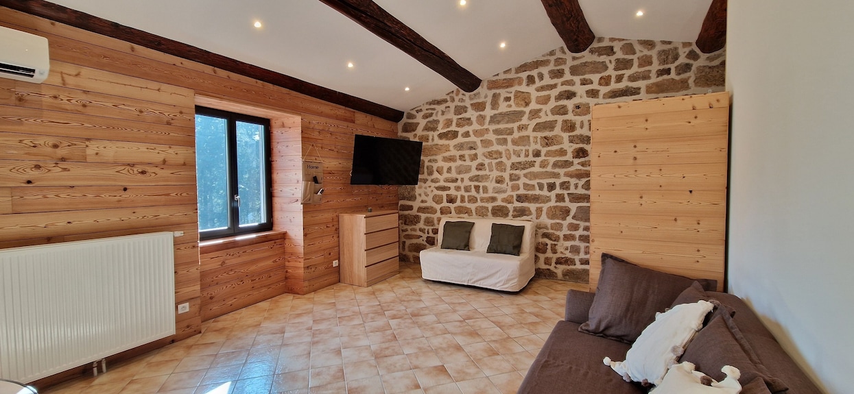 Domaine Le Bouissou Du Mahun Gîtes De Groupes 15 à 40 Personnes - Ardèche