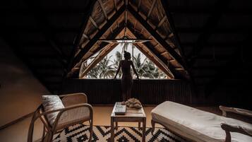 Suíte estúdio luxo, 1 cama King, para não fumantes, de frente para a praia | Roupas de cama premium, edredons de pluma