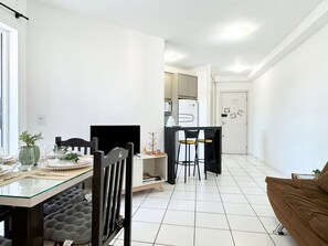 Apartamento | Área de estar | TV