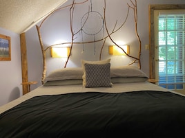 Quarto, várias camas, aceita animais de estimação, no mezanino | Individualmente decorados, individualmente mobiliados, Wi-Fi de cortesia