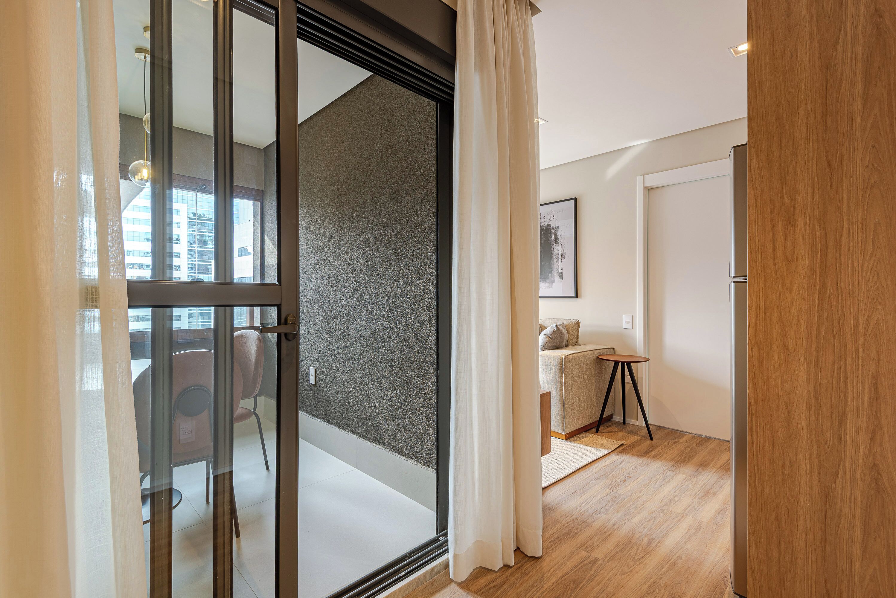 Apartamento Premium, 1 cama de casal, Vista para a cidade | Sala de estar | Smart TV de 43 polegadas com canais via satélite 