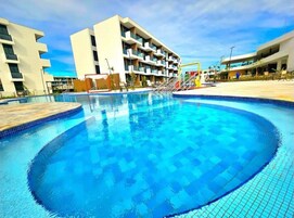 3 piscinas exteriores 