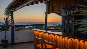 Bar à beira da piscina