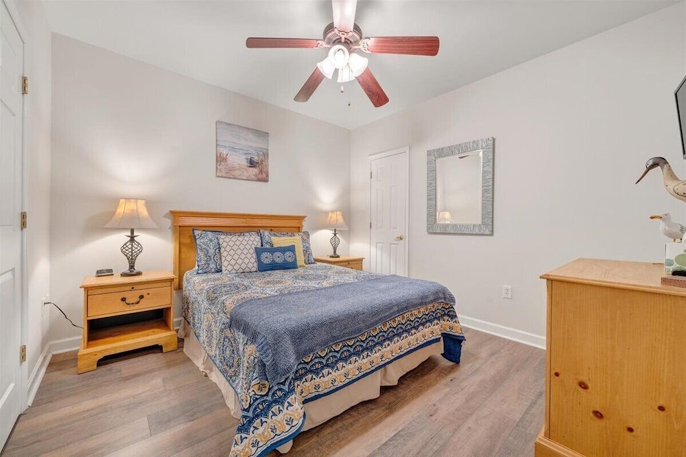 #344 Pointe - 2 Bedroom Lakefront Condo at Mariners SML - Huddleston | Vrbo