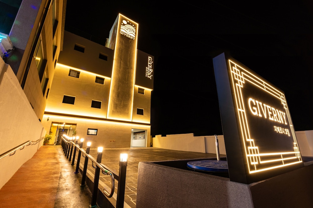 Giverny Hotel - 교동