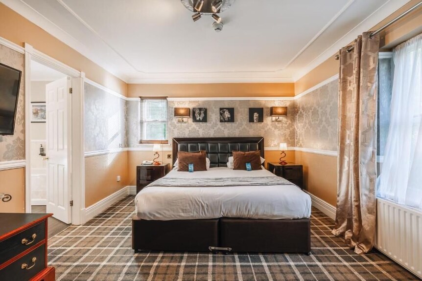 Tranquil Stay With Swimming Pool & Exclusive Spa Access, Breakfast Included - Suffolk