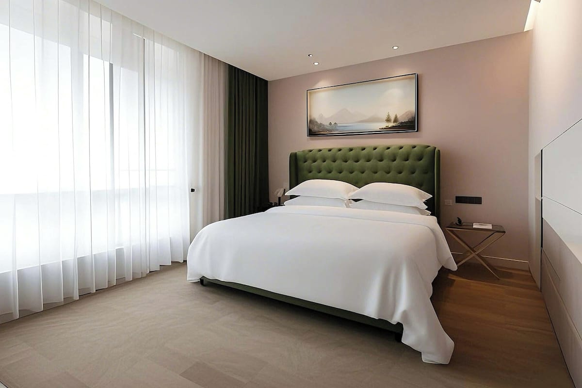 Quarto duplo superluxo | Roupas de cama premium, edredons de pluma, individualmente decorados