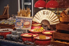 Pequeno-almoço tipo buffet diário (68 CNY por pessoa) 