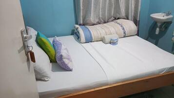 Quarto casal standard | Wi-Fi de cortesia, roupa de cama