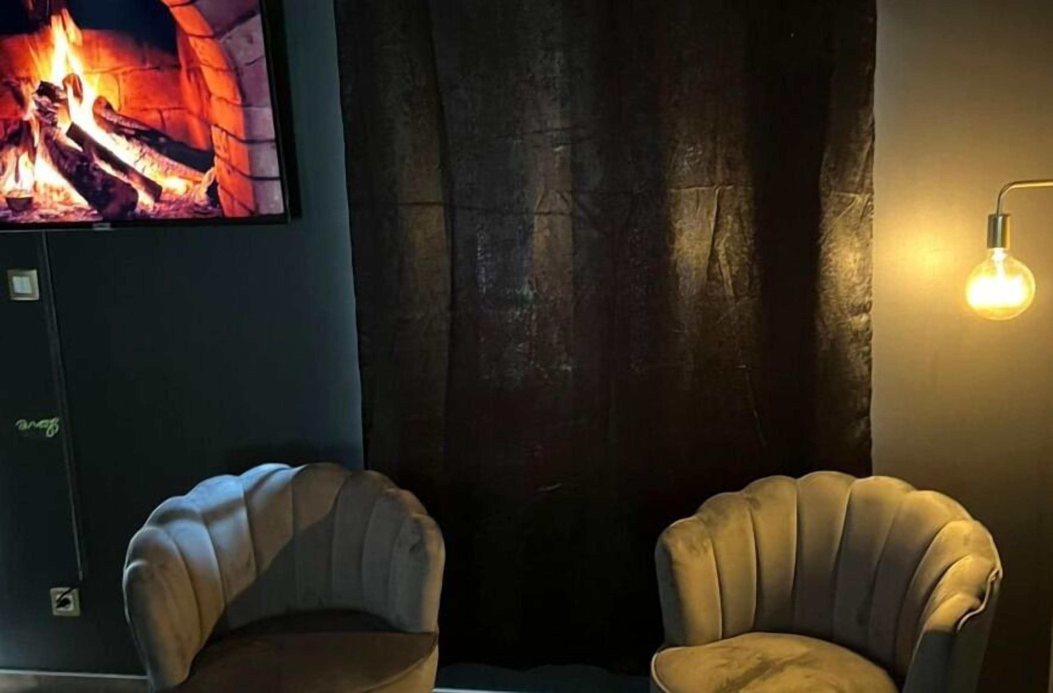 Quarto, vista para o rio | Sala de estar