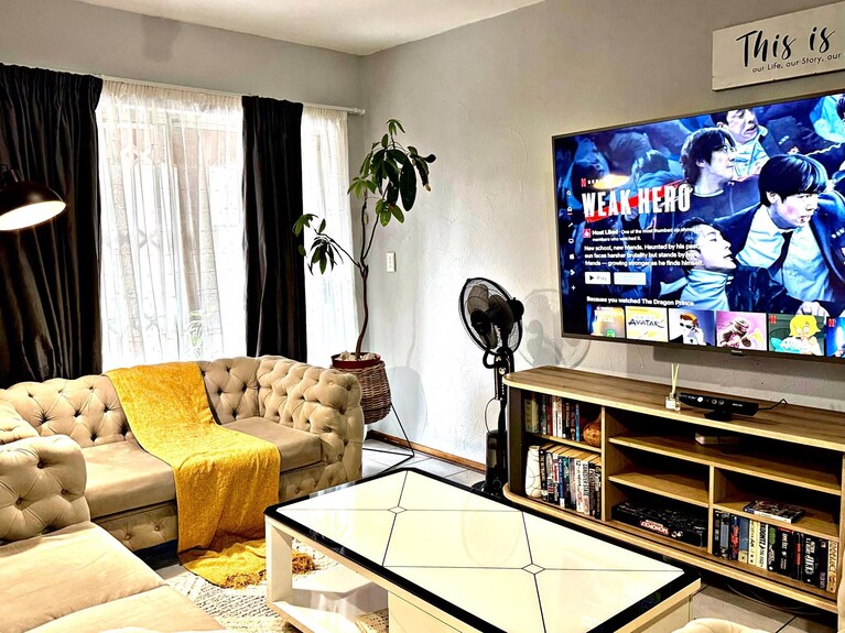 Duke Mews Loft: Cozy 1-bedroom Apartment In Sandton: 15 Mins To Sandton City. - Randburg