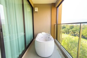 Suite Familiar, varanda, Vista para a cidade | Secretária, secretária adequada para computadores portáteis