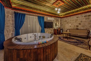 Suite Superior | Roupa de alta qualidade, camas de colchão viscoelástico, minibar 