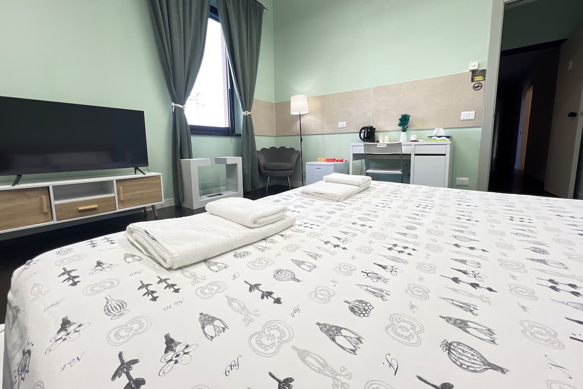 Quarto casal luxo, vista para a cidade | Escrivaninha, quartos à prova de som, Wi-Fi de cortesia