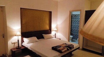 Quarto casal luxo | Escrivaninha, espaço de trabalho para notebook, quartos à prova de som