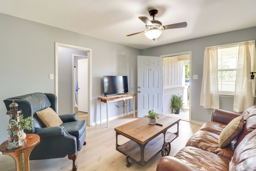 Walk To Eats & Entertainment: Home In Brookhaven - Brookhaven, MS