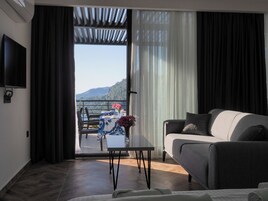 Quarto Júnior, em frente ao mar | Sala de estar | Televisor LCD de 32 polegadas com canais via satélite 