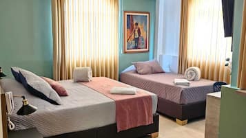 Quarto triplo | Ferros/tábuas de passar roupa, Wi-Fi de cortesia, roupa de cama