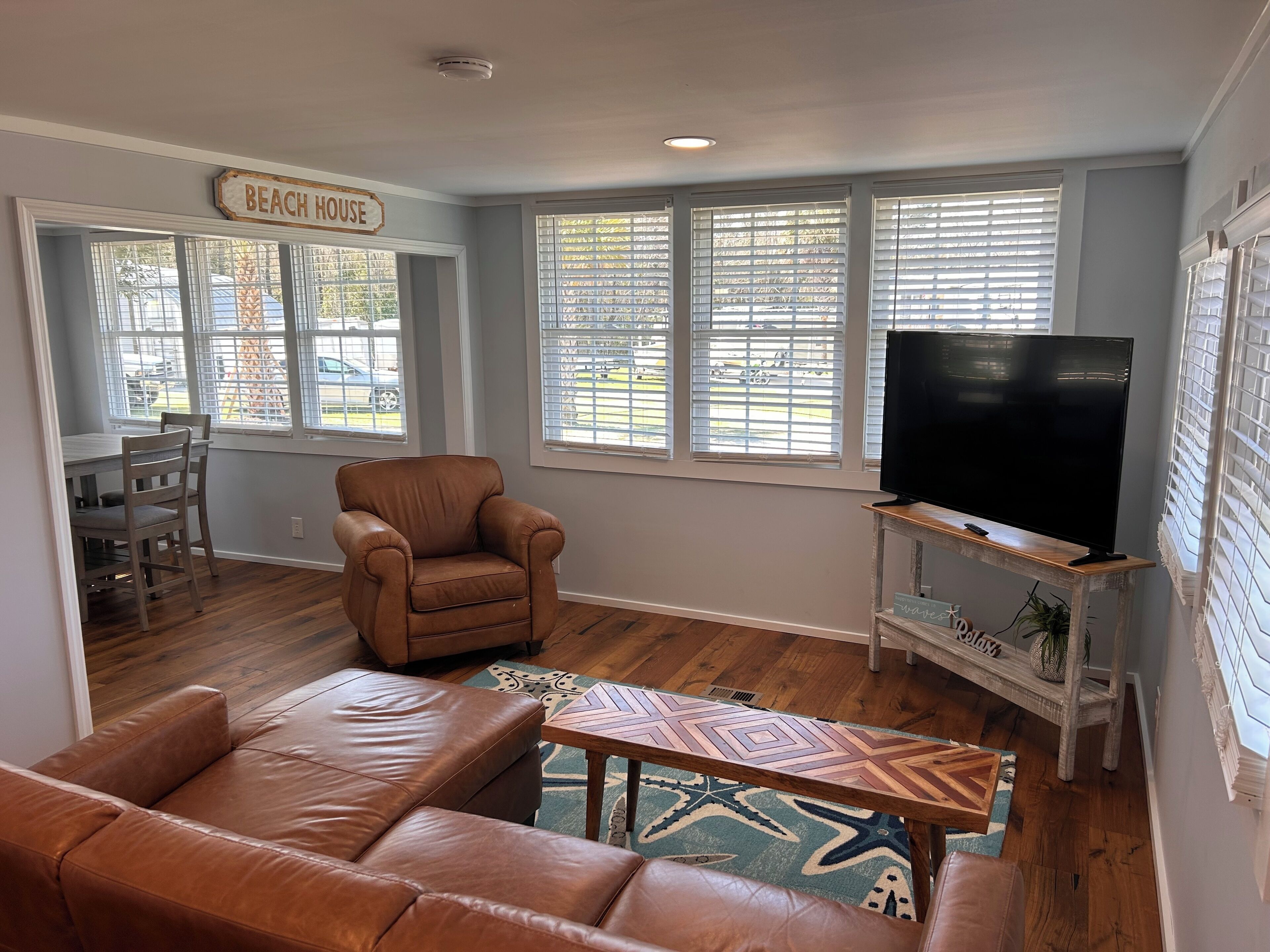 Charming 3-bedroom Bungalow In Sneads Ferry With Boat Dock And Gazebo Access - Sneads Ferry, NC