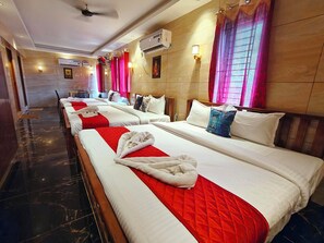 Dormitório compartilhado grand | Escrivaninha, espaço de trabalho para notebook, quartos à prova de som