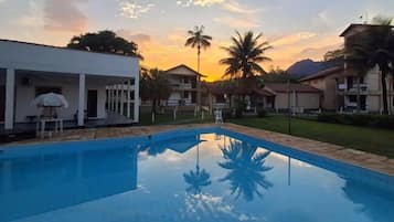 TV de tela plana 32 polegadas com canais a cabo