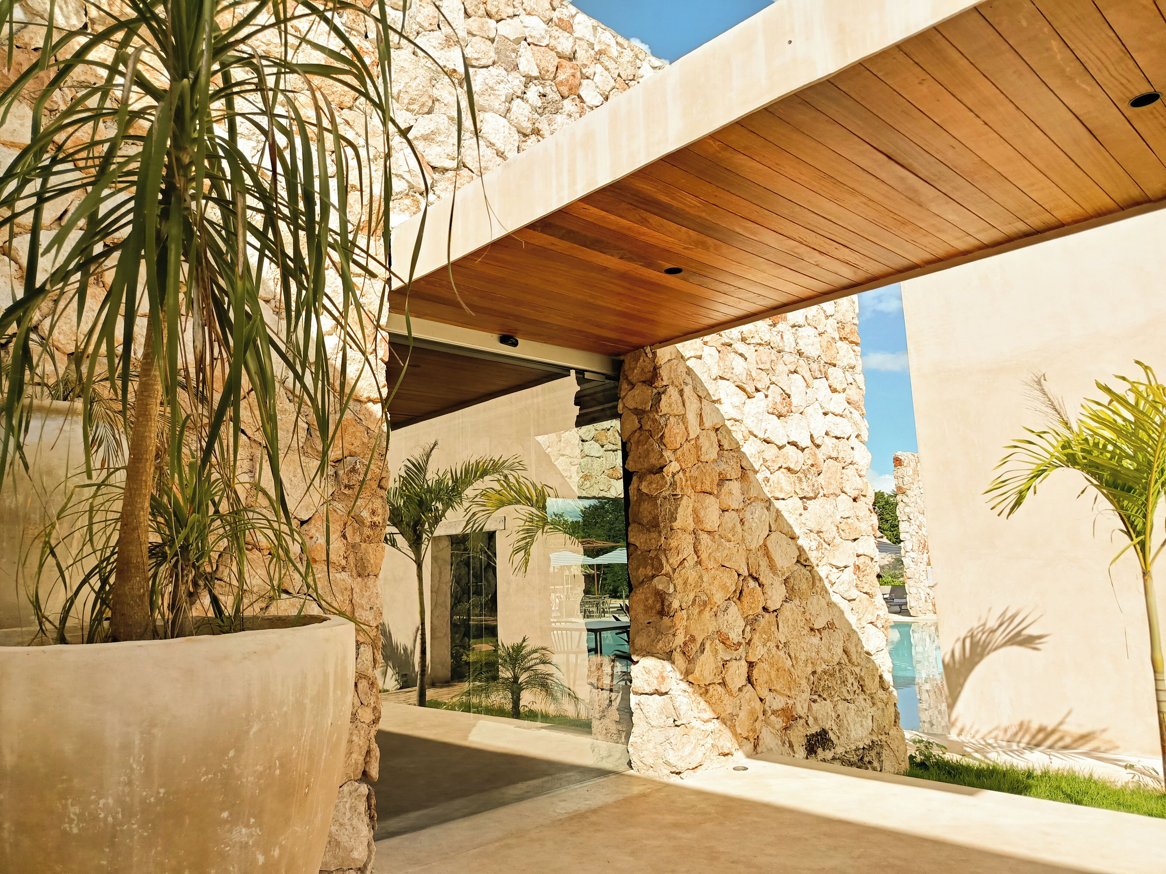 Pequenos-almoços, almoços servidos, cozinha de fusão, junto à piscina 