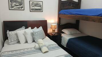 Quarto Duplo ou Twin Standard, vista para o pátio | Wi-fi grátis