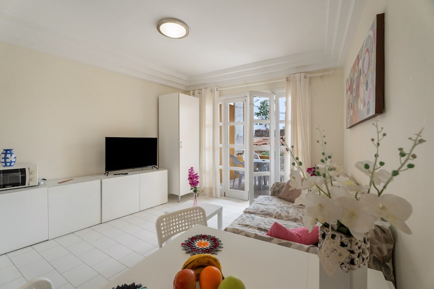 Vacation Apartment 'Complejo 206' With Sea View, Shared Pool And Wi-fi - Adeje