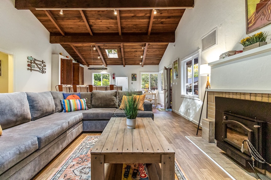 Serene Getaway | Hot Tub, Bbq, Family & Couples - Johnsons Beach, Guerneville