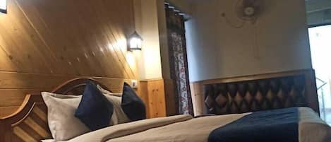 Quarto luxo, vista para a montanha | Wi-Fi de cortesia, roupa de cama