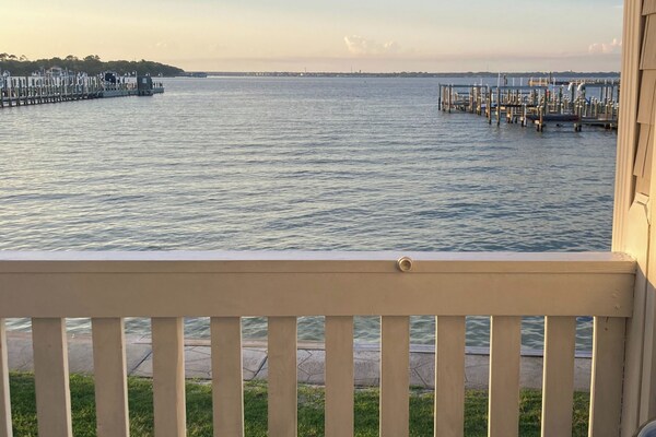 Family-friendly Fort Walton Beach Condo W/ Views - Island Time, Fort Walton Beach