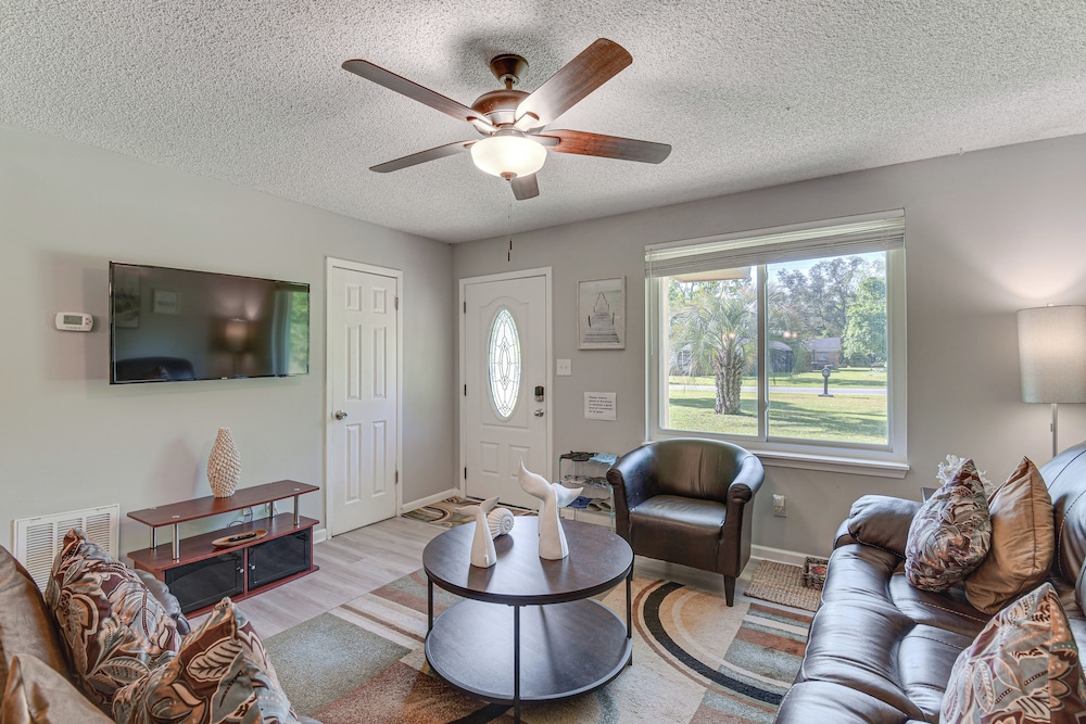 11 Mi To Beaches: Peaceful Foley Home W/ Yard - Foley, AL