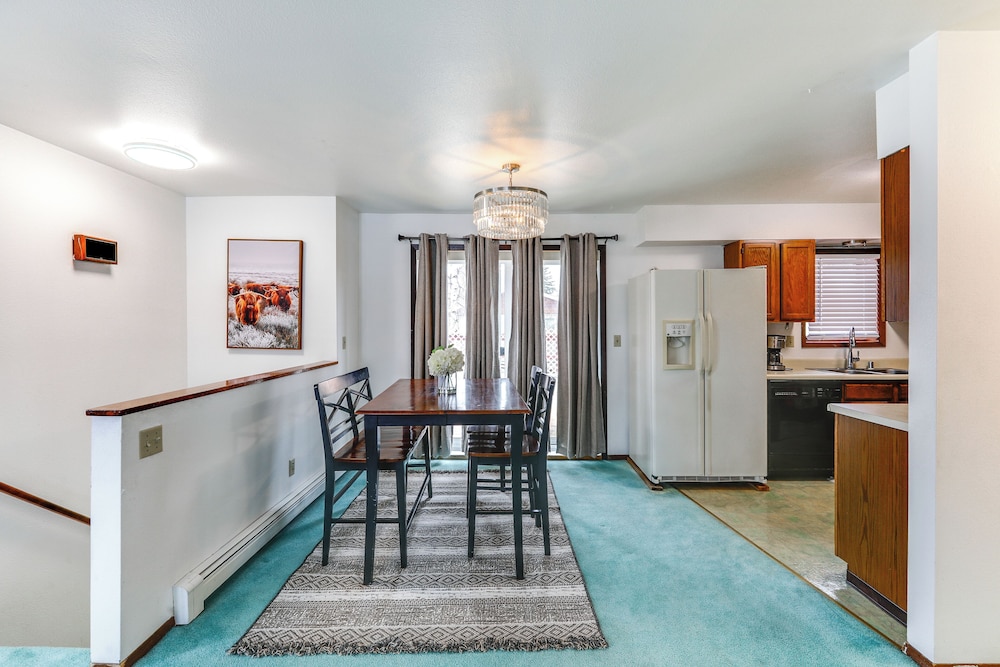 Near Dtwn & Pioneer Park: Fairbanks Home W/ Deck! - Alaska