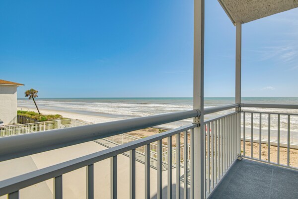 Steps To Ocean: Satellite Beach Condo W/ Balcony - Brevard Zoo, Melbourne
