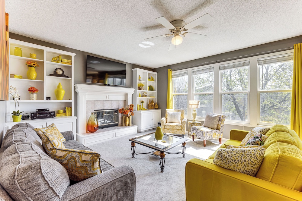 14 Mi To Kansas City: Group Getaway In Liberty! - Liberty, MO