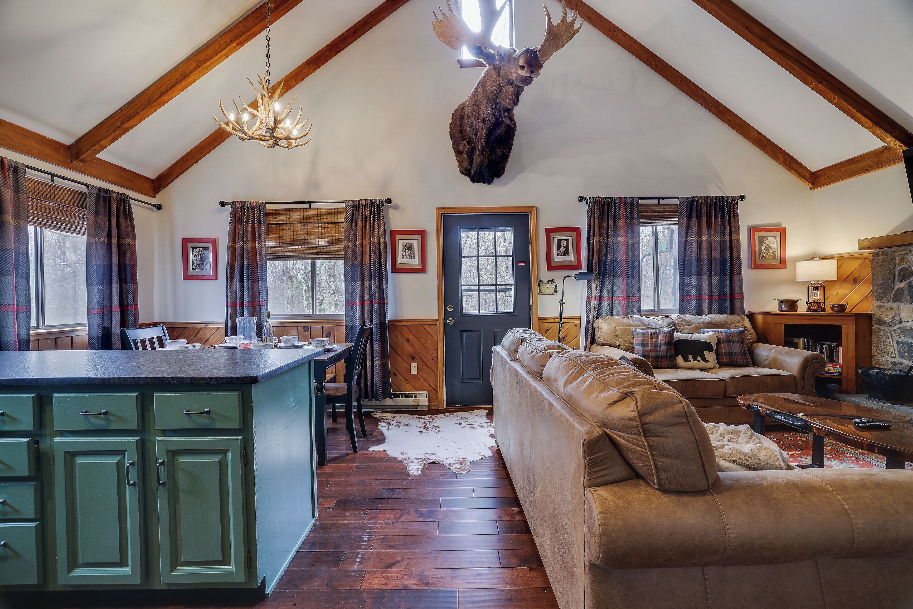 Moose Track Cabin · Hot Tub · 1 Mile To Lake - Lake Harmony, PA