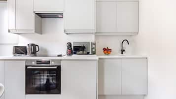 Apartamento Cidade, 1 quarto, não fumadores | Cozinha privada | Uma máquina de café expresso, uma cafeteira/bule, uma chaleira elétrica