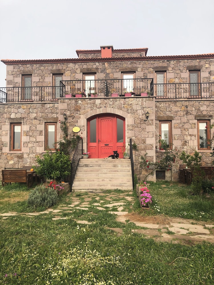 Assos Pırnal Köy Evi - Behram
